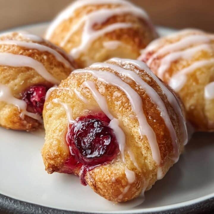 Easy Cherry Pie Bites - Travelers Wizard